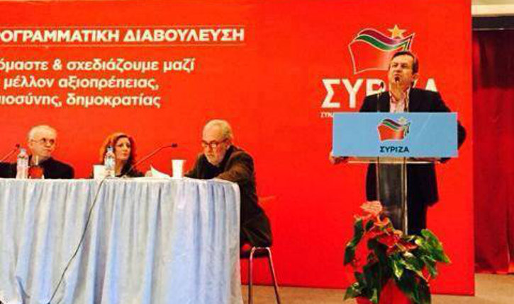 Ο Ν. Νικολόπουλος στο βήμα εκδήλωσης του ΣΥΡΙΖΑ! Παντιέρα ...