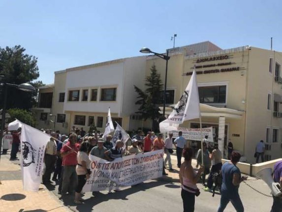 Καμιά απόλυση στο δήμο Μάνδρας Ειδύλλιας Παντιέρα αντικαπιταλιστική ...