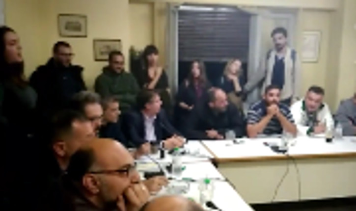 Δυναμική παρέμβαση στο ΔΣ του ΕΚΑ (βίντεο) Παντιέρα αντικαπιταλιστική ...