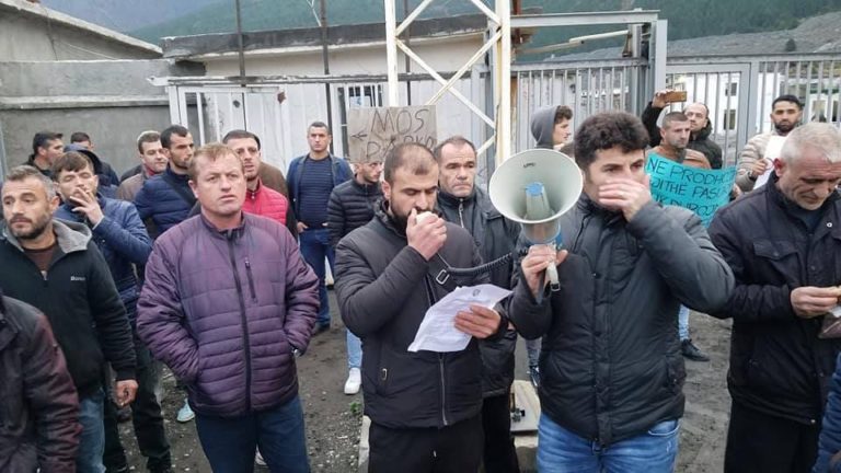 Αλβανία: Απολύσεις και πρωτόγνωρες απεργιακές κινητοποιήσεις σε ορυχείο ...
