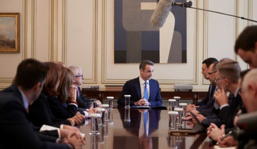 ΣΔΙΤ στο “Αττικό”: “Ας κοπιάσουν, τους περιμένουμε!” Παντιέρα ...